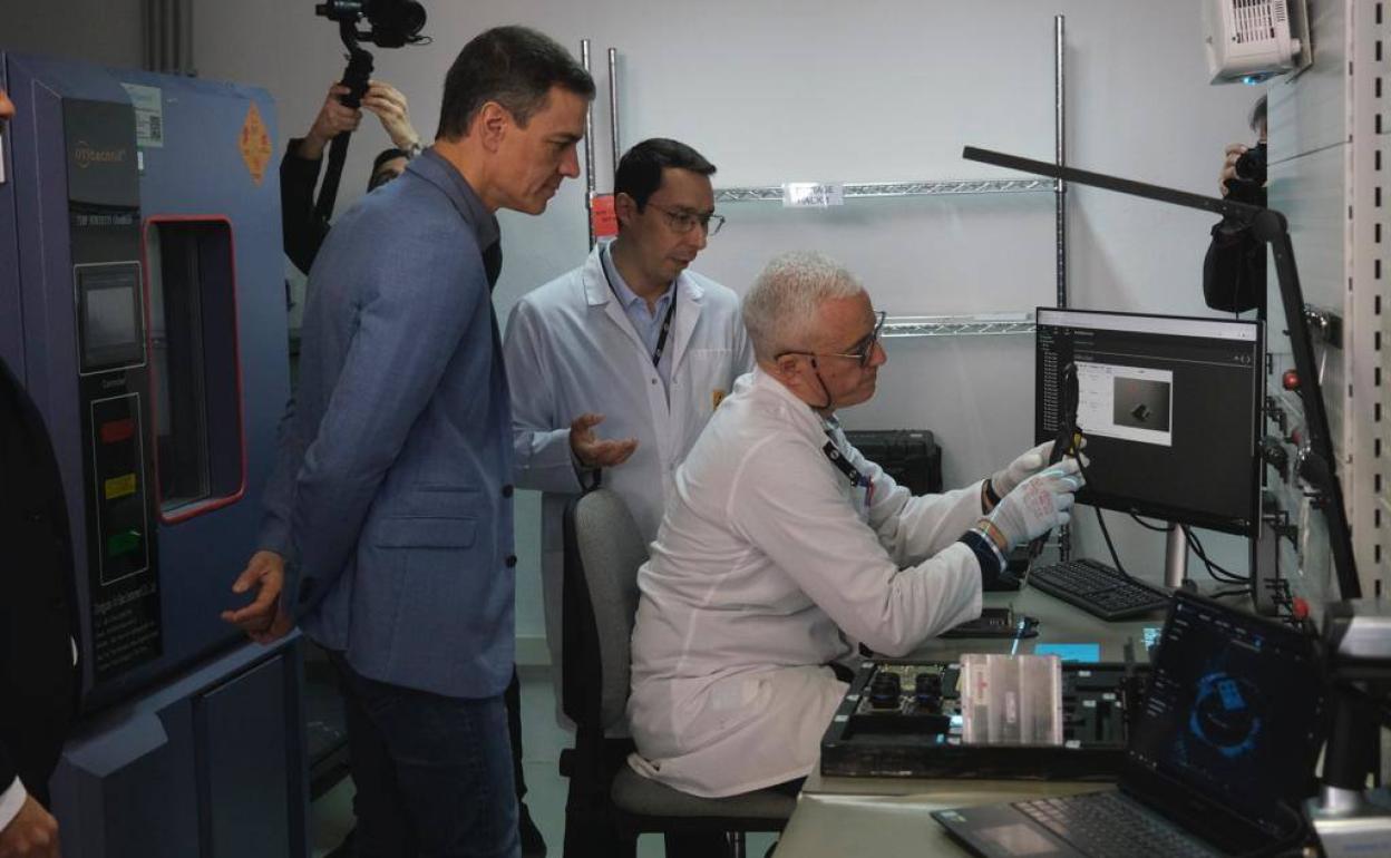 Pedro Sánchez visita en el PTA la empresa Clue Technologies | Diario Sur